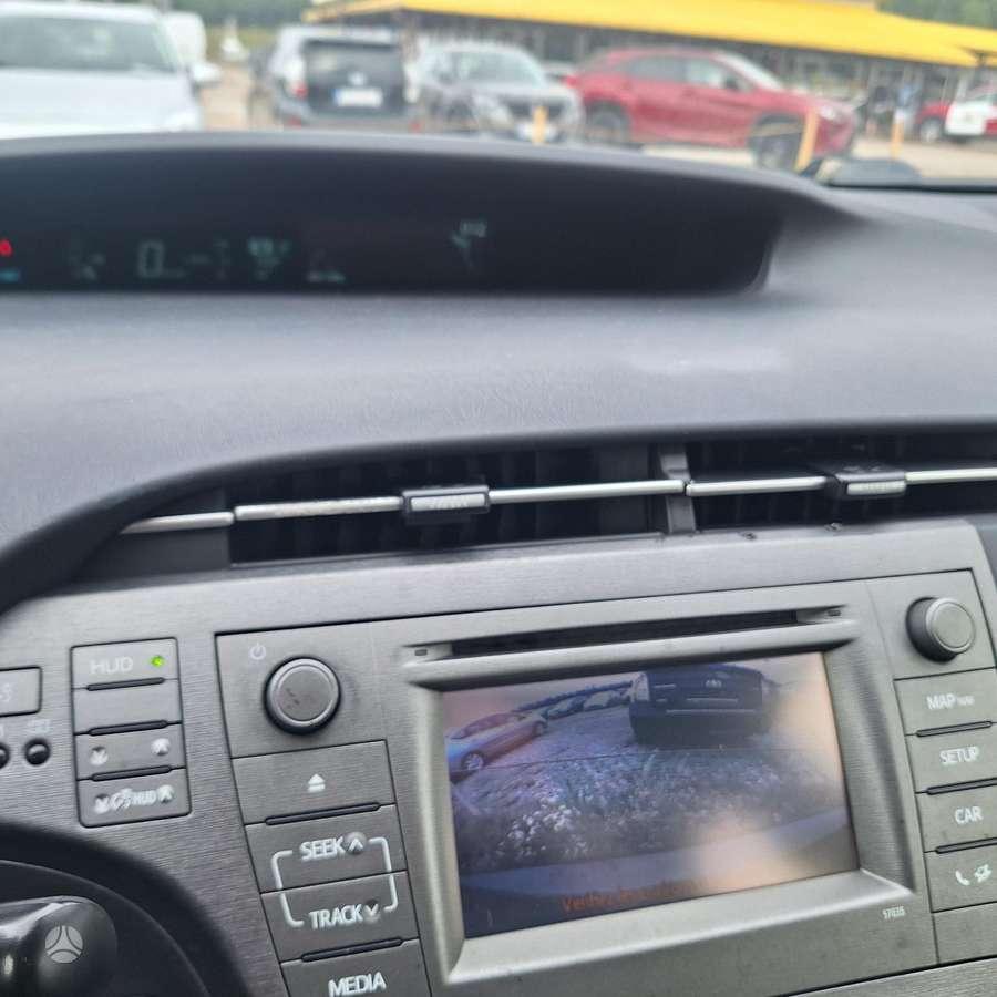 Grey Toyota Prius 2015 in Vilnius, with an engine capacity of 1.80 L and mileage of 240 thousand km for 7600 €, photo 16 on AUTOMOTO.COM.LV