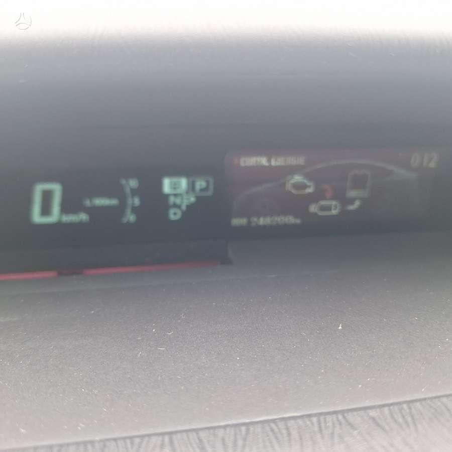 Grey Toyota Prius 2015 in Vilnius, with an engine capacity of 1.80 L and mileage of 240 thousand km for 7600 €, photo 17 on AUTOMOTO.COM.LV