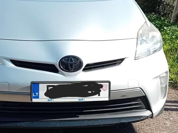 Pelēks Toyota Prius 2015 Kretinga, ar dzinēja tilpumu 1.80 L un nobraukumu 215 tūkst. km par 8750 €, foto 3 vietnē AUTOMOTO.COM.LV