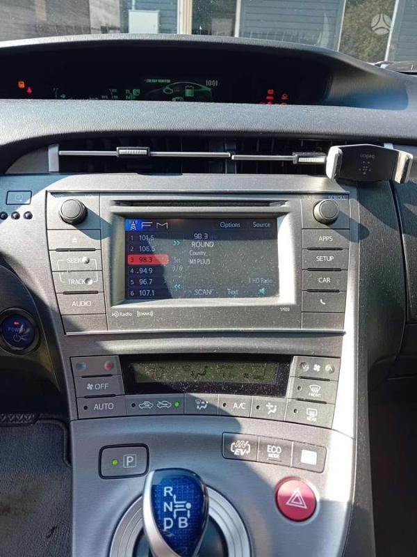 Pelēks Toyota Prius 2015 Kretinga, ar dzinēja tilpumu 1.80 L un nobraukumu 215 tūkst. km par 8750 €, foto 7 vietnē AUTOMOTO.COM.LV