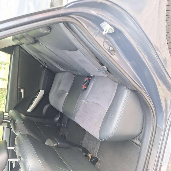 Pelēks Toyota Prius 2015 Viļņa, ar dzinēja tilpumu 1.80 L un nobraukumu 240 tūkst. km par 7600 €, foto 9 vietnē AUTOMOTO.COM.LV