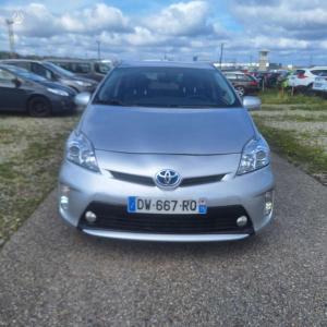 Pelēks Toyota Prius 2015 Viļņa, ar dzinēja tilpumu 1.80 L un nobraukumu 280 tūkst. km par 7600 €, foto  vietnē AUTOMOTO.COM.LV