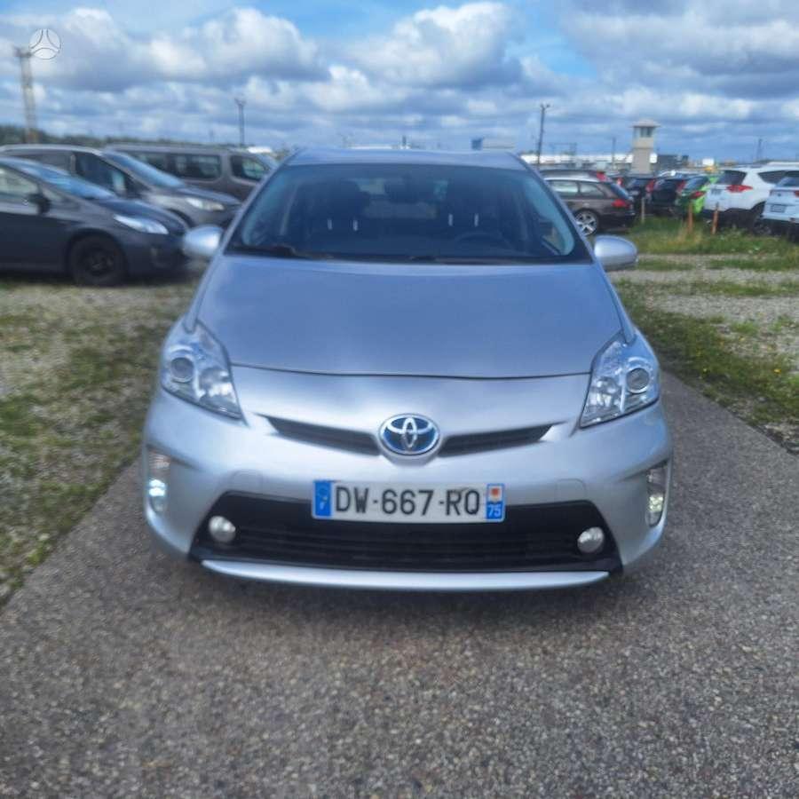 Pelēks Toyota Prius 2015 Viļņa, ar dzinēja tilpumu 1.80 L un nobraukumu 280 tūkst. km par 7600 €, foto 1 vietnē AUTOMOTO.COM.LV
