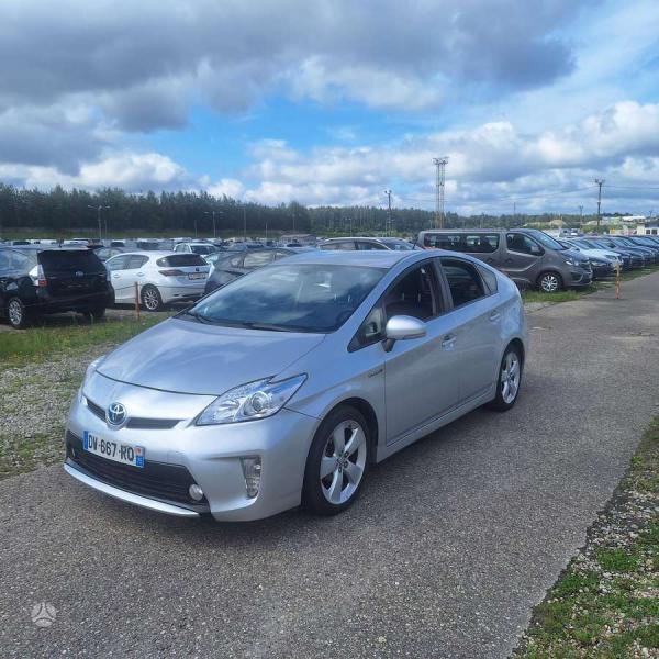 Pelēks Toyota Prius 2015 Viļņa, ar dzinēja tilpumu 1.80 L un nobraukumu 280 tūkst. km par 7600 €, foto 3 vietnē AUTOMOTO.COM.LV