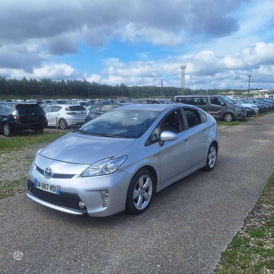 Pelēks Toyota Prius 2015 Viļņa, ar dzinēja tilpumu 1.80 L un nobraukumu 280 tūkst. km par 7600 €, foto 3 vietnē AUTOMOTO.COM.LV