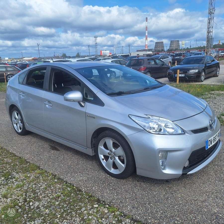 Pelēks Toyota Prius 2015 Viļņa, ar dzinēja tilpumu 1.80 L un nobraukumu 280 tūkst. km par 7600 €, foto 4 vietnē AUTOMOTO.COM.LV