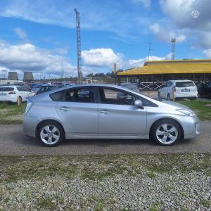 Pelēks Toyota Prius 2015 Viļņa, ar dzinēja tilpumu 1.80 L un nobraukumu 280 tūkst. km par 7600 €, foto 5 vietnē AUTOMOTO.COM.LV