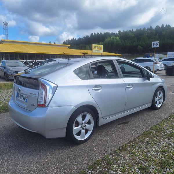 Pelēks Toyota Prius 2015 Viļņa, ar dzinēja tilpumu 1.80 L un nobraukumu 280 tūkst. km par 7600 €, foto 6 vietnē AUTOMOTO.COM.LV