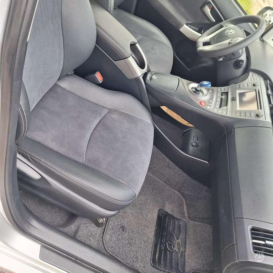 Pelēks Toyota Prius 2015 Viļņa, ar dzinēja tilpumu 1.80 L un nobraukumu 280 tūkst. km par 7600 €, foto 15 vietnē AUTOMOTO.COM.LV