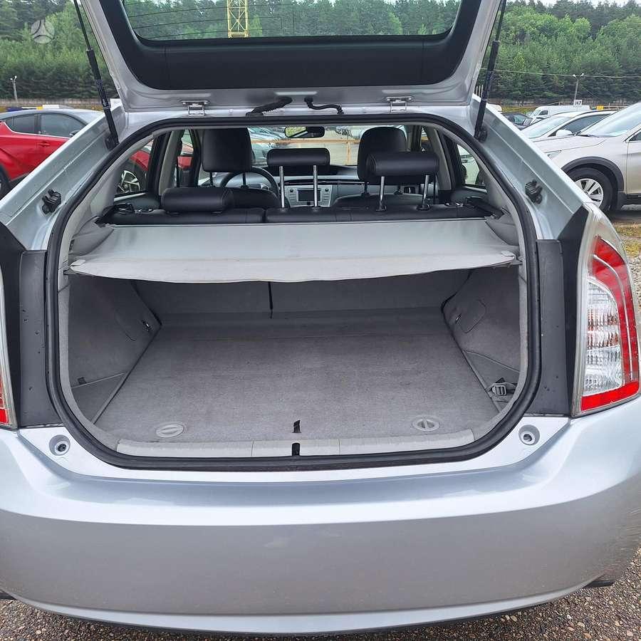 Pelēks Toyota Prius 2015 Viļņa, ar dzinēja tilpumu 1.80 L un nobraukumu 280 tūkst. km par 7600 €, foto 16 vietnē AUTOMOTO.COM.LV