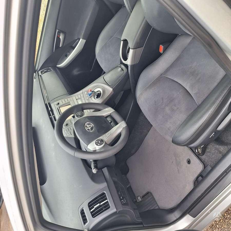 Pelēks Toyota Prius 2015 Viļņa, ar dzinēja tilpumu 1.80 L un nobraukumu 280 tūkst. km par 7600 €, foto 20 vietnē AUTOMOTO.COM.LV