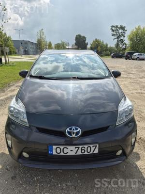 Pelēks Toyota Prius 2015 Jelgava, ar dzinēja tilpumu 1.80 L un nobraukumu 405 tūkst. km par 5200 €, foto 1 vietnē AUTOMOTO.COM.LV