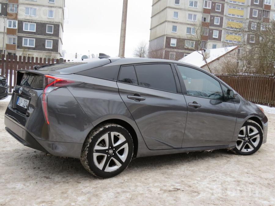 Pelēks Toyota Prius 2016 Rīga, ar dzinēja tilpumu 1.80 L un nobraukumu 223 tūkst. km par 11850 €, foto 4 vietnē AUTOMOTO.COM.LV