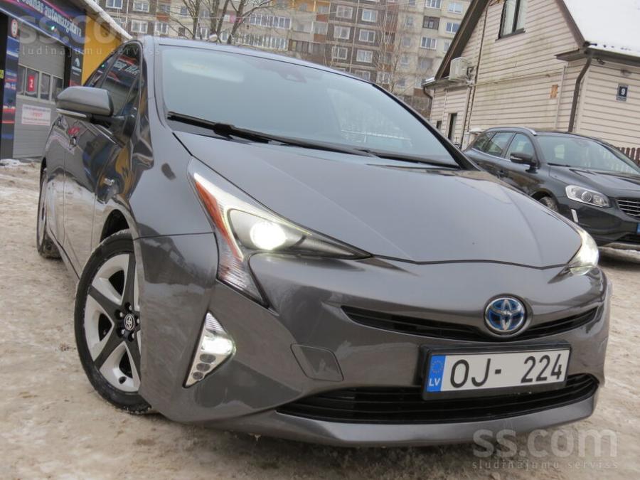 Pelēks Toyota Prius 2016 Rīga, ar dzinēja tilpumu 1.80 L un nobraukumu 223 tūkst. km par 11850 €, foto 5 vietnē AUTOMOTO.COM.LV