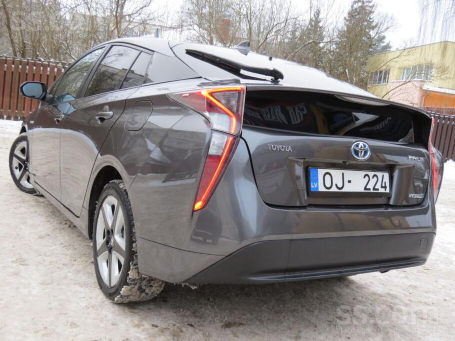 Pelēks Toyota Prius 2016 Rīga, ar dzinēja tilpumu 1.80 L un nobraukumu 223 tūkst. km par 11850 €, foto 6 vietnē AUTOMOTO.COM.LV