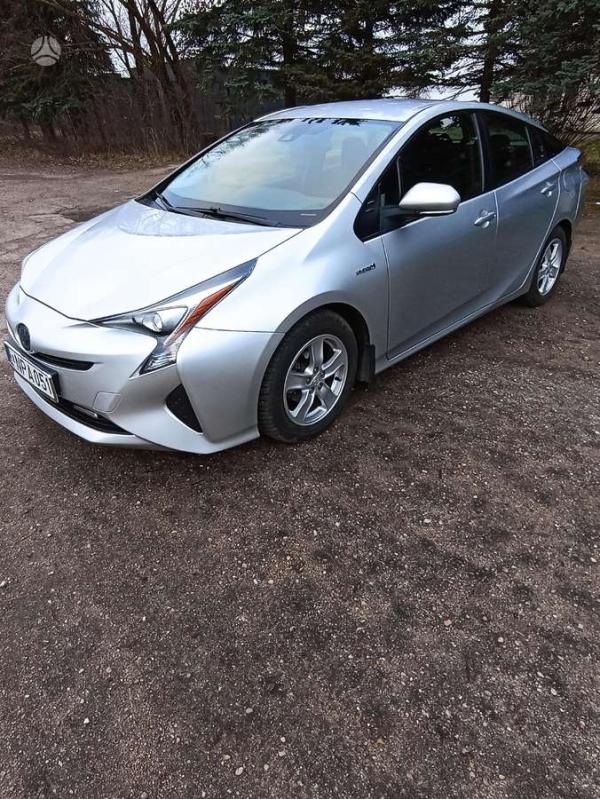 Pelēks Toyota Prius 2016 Alīta, ar dzinēja tilpumu 1.80 L un nobraukumu 86 tūkst. km par 11700 €, foto 1 vietnē AUTOMOTO.COM.LV