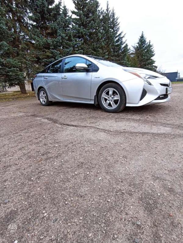 Pelēks Toyota Prius 2016 Alīta, ar dzinēja tilpumu 1.80 L un nobraukumu 86 tūkst. km par 11700 €, foto 2 vietnē AUTOMOTO.COM.LV