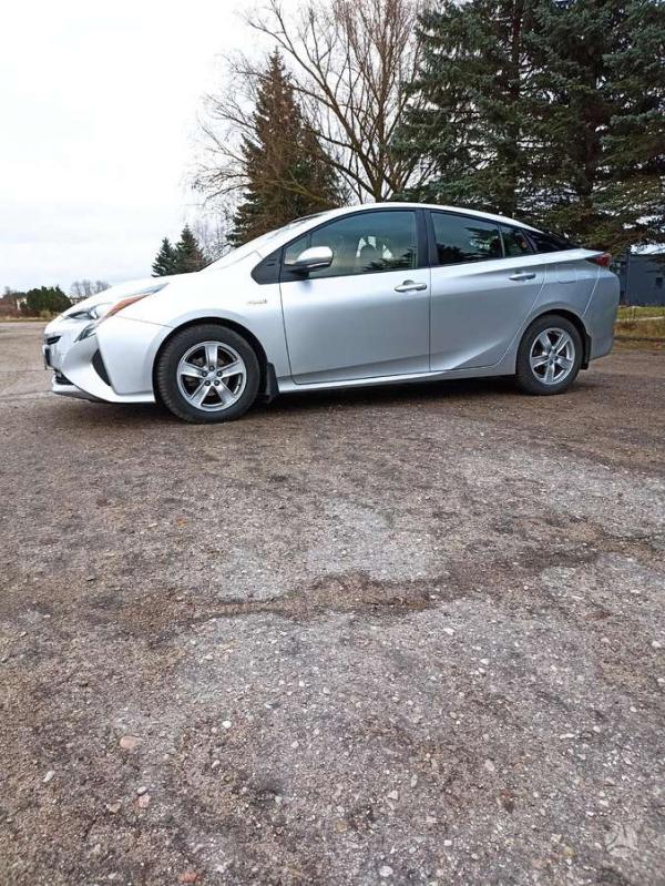 Pelēks Toyota Prius 2016 Alīta, ar dzinēja tilpumu 1.80 L un nobraukumu 86 tūkst. km par 11700 €, foto 6 vietnē AUTOMOTO.COM.LV