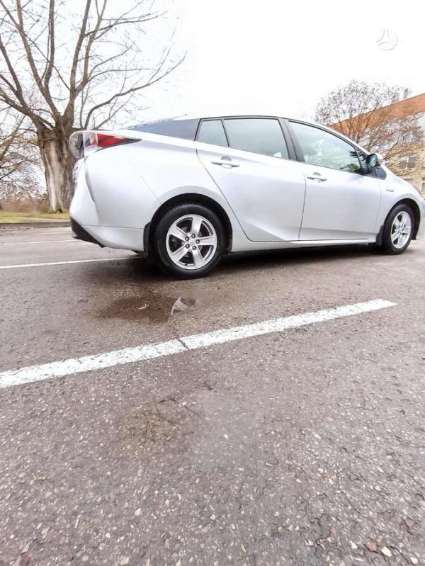 Pelēks Toyota Prius 2016 Alīta, ar dzinēja tilpumu 1.80 L un nobraukumu 86 tūkst. km par 11700 €, foto 7 vietnē AUTOMOTO.COM.LV