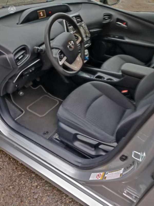 Pelēks Toyota Prius 2016 Alīta, ar dzinēja tilpumu 1.80 L un nobraukumu 86 tūkst. km par 11700 €, foto 11 vietnē AUTOMOTO.COM.LV