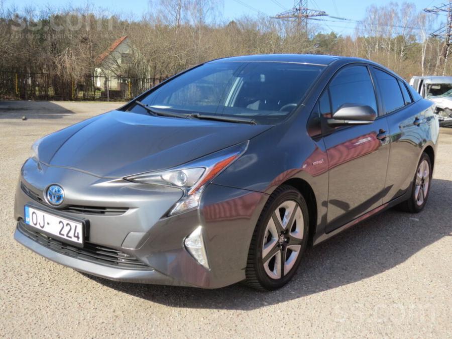 Grey Toyota Prius 2016 in Riga, with an engine capacity of 1.80 L and mileage of 223 thousand km for 11290 €, photo 1 on AUTOMOTO.COM.LV