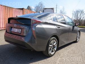 Grey Toyota Prius 2016 in Riga, with an engine capacity of 1.80 L and mileage of 223 thousand km for 11290 €, photo 5 on AUTOMOTO.COM.LV