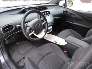 Grey Toyota Prius 2016 in Riga, with an engine capacity of 1.80 L and mileage of 223 thousand km for 11290 €, photo 13 on AUTOMOTO.COM.LV