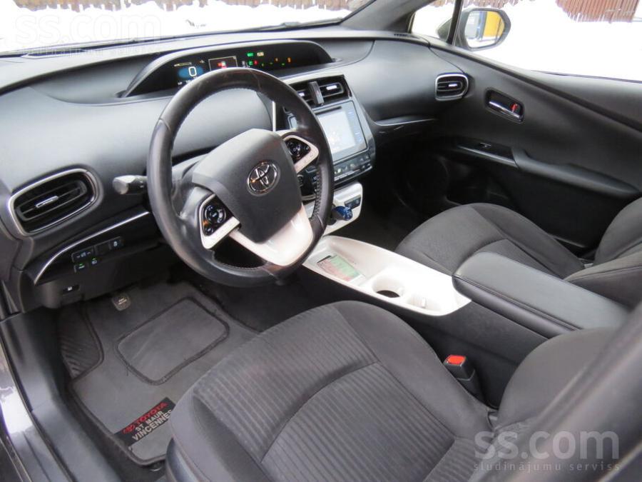 Grey Toyota Prius 2016 in Riga, with an engine capacity of 1.80 L and mileage of 223 thousand km for 11290 €, photo 13 on AUTOMOTO.COM.LV