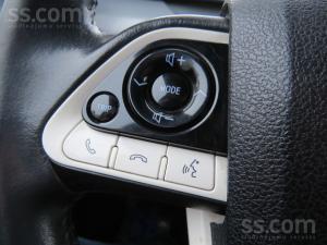 Grey Toyota Prius 2016 in Riga, with an engine capacity of 1.80 L and mileage of 223 thousand km for 11290 €, photo 16 on AUTOMOTO.COM.LV