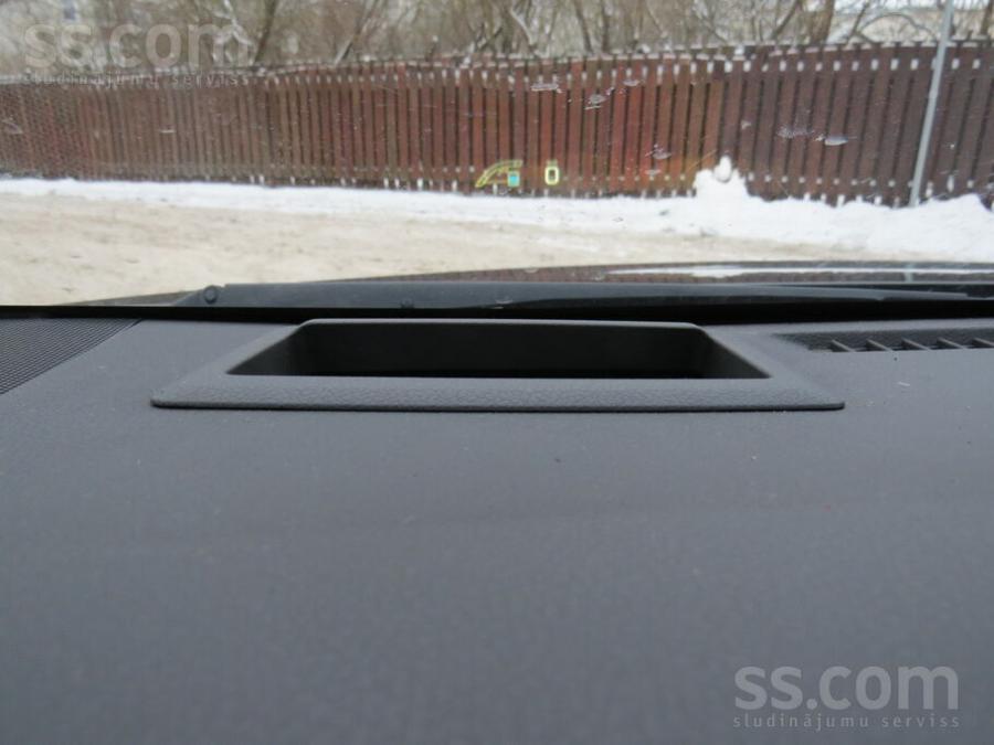 Grey Toyota Prius 2016 in Riga, with an engine capacity of 1.80 L and mileage of 223 thousand km for 11290 €, photo 18 on AUTOMOTO.COM.LV