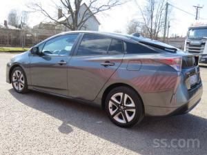 Grey Toyota Prius 2016 in Riga, with an engine capacity of 1.80 L and mileage of 223 thousand km for 11290 €, photo 30 on AUTOMOTO.COM.LV