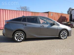 Grey Toyota Prius 2016 in Riga, with an engine capacity of 1.80 L and mileage of 223 thousand km for 11290 €, photo 31 on AUTOMOTO.COM.LV