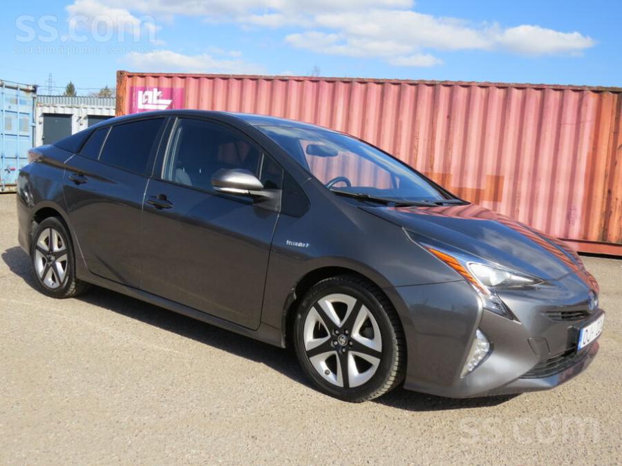Grey Toyota Prius 2016 in Riga, with an engine capacity of 1.80 L and mileage of 223 thousand km for 11290 €, photo 32 on AUTOMOTO.COM.LV