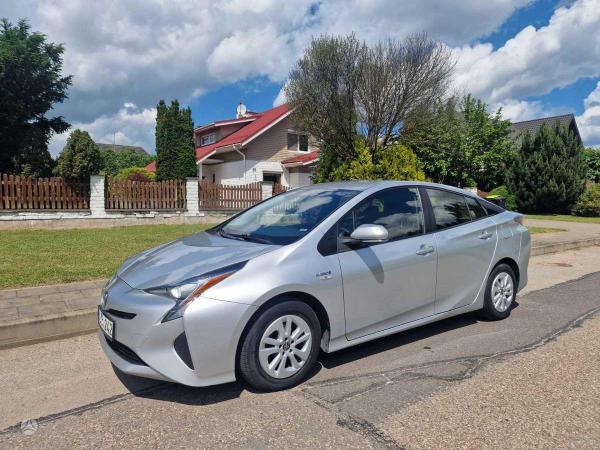 Pelēks Toyota Prius 2016 Viļņa, ar dzinēja tilpumu 1.80 L un nobraukumu 147 tūkst. km par 9600 €, foto 4 vietnē AUTOMOTO.COM.LV