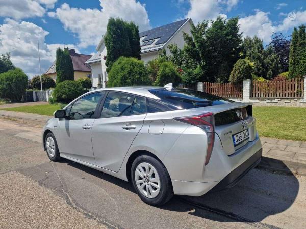 Pelēks Toyota Prius 2016 Viļņa, ar dzinēja tilpumu 1.80 L un nobraukumu 147 tūkst. km par 9600 €, foto 6 vietnē AUTOMOTO.COM.LV