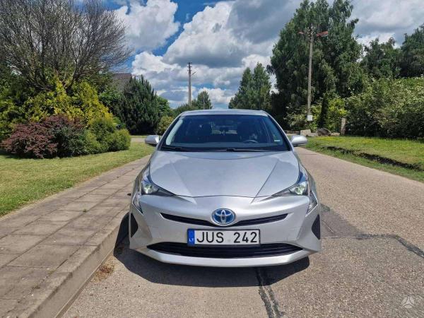 Pelēks Toyota Prius 2016 Viļņa, ar dzinēja tilpumu 1.80 L un nobraukumu 147 tūkst. km par 9600 €, foto 7 vietnē AUTOMOTO.COM.LV