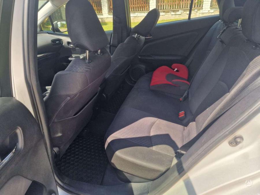Grey Toyota Prius 2016 in Vilnius, with an engine capacity of 1.80 L and mileage of 147 thousand km for 9600 €, photo 12 on AUTOMOTO.COM.LV
