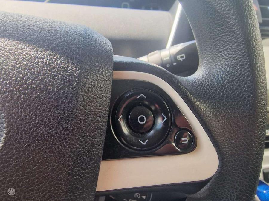 Grey Toyota Prius 2016 in Vilnius, with an engine capacity of 1.80 L and mileage of 147 thousand km for 9600 €, photo 18 on AUTOMOTO.COM.LV