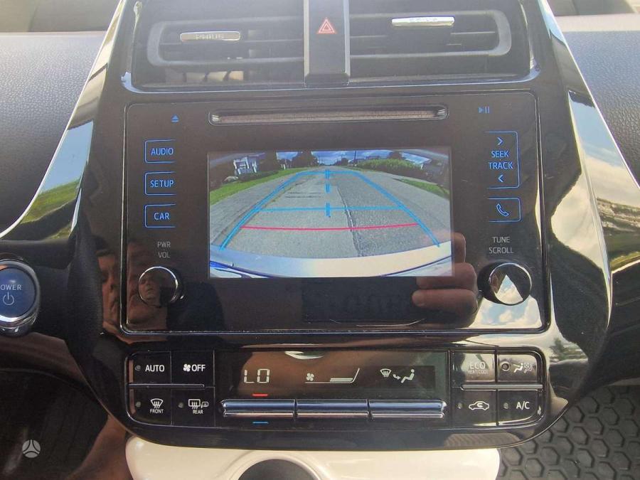 Grey Toyota Prius 2016 in Vilnius, with an engine capacity of 1.80 L and mileage of 147 thousand km for 9600 €, photo 19 on AUTOMOTO.COM.LV