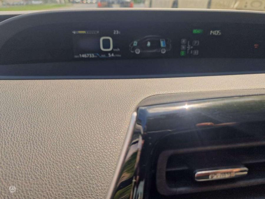 Grey Toyota Prius 2016 in Vilnius, with an engine capacity of 1.80 L and mileage of 147 thousand km for 9600 €, photo 21 on AUTOMOTO.COM.LV