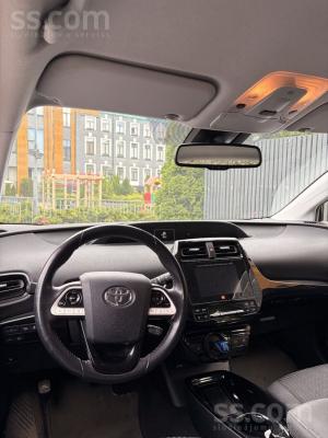 Grey Toyota Prius 2016 in Riga, with an engine capacity of 1.80 L and mileage of 78 thousand km for 12000 €, photo 5 on AUTOMOTO.COM.LV