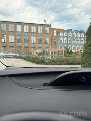 Grey Toyota Prius 2016 in Riga, with an engine capacity of 1.80 L and mileage of 78 thousand km for 12000 €, photo 7 on AUTOMOTO.COM.LV