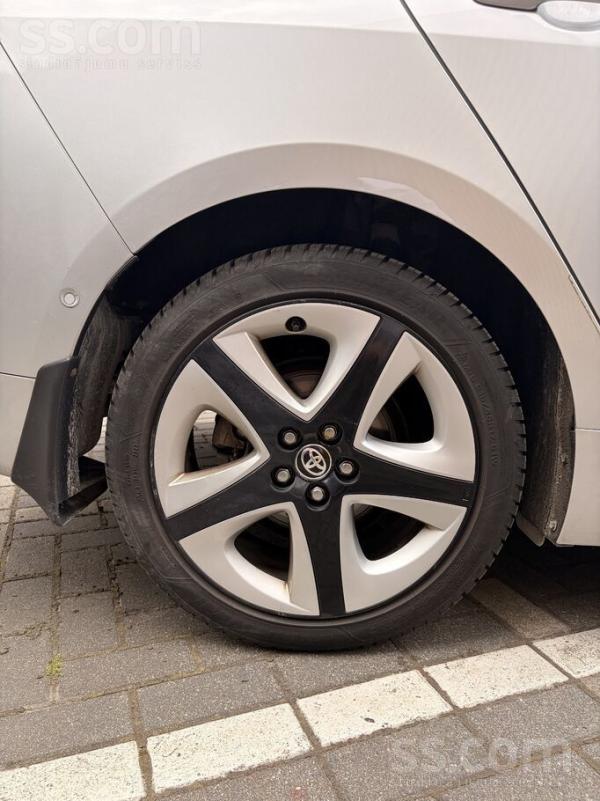 Grey Toyota Prius 2016 in Riga, with an engine capacity of 1.80 L and mileage of 78 thousand km for 12000 €, photo 8 on AUTOMOTO.COM.LV