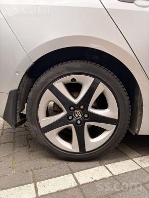 Grey Toyota Prius 2016 in Riga, with an engine capacity of 1.80 L and mileage of 78 thousand km for 12000 €, photo 9 on AUTOMOTO.COM.LV