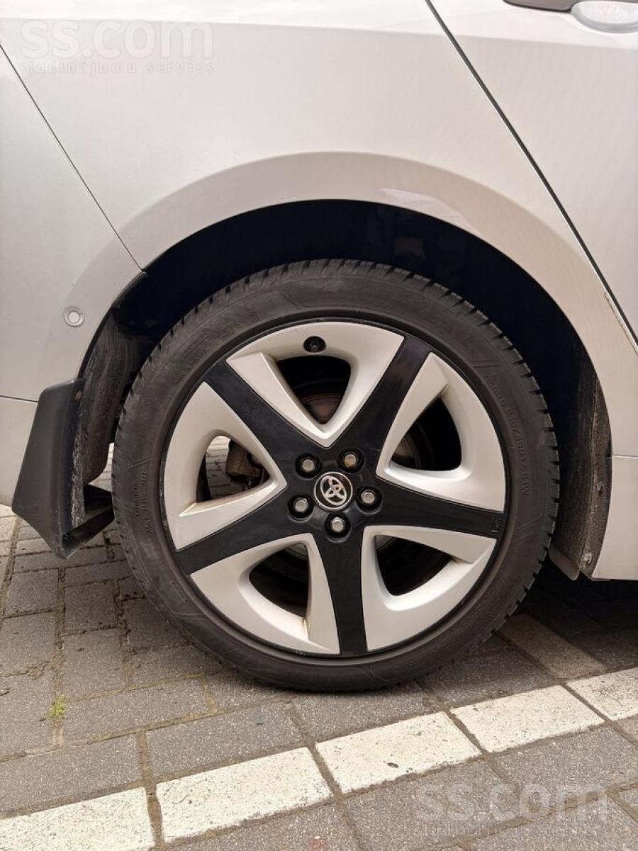 Grey Toyota Prius 2016 in Riga, with an engine capacity of 1.80 L and mileage of 78 thousand km for 12000 €, photo 9 on AUTOMOTO.COM.LV