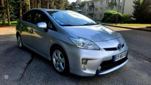 Grey Toyota Prius 2016 in Kaunas, with an engine capacity of 1.80 L and mileage of 277 thousand km for 7600 €, photo 4 on AUTOMOTO.COM.LV