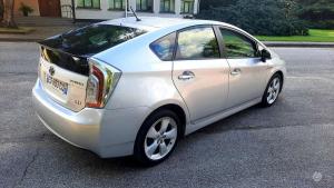 Grey Toyota Prius 2016 in Kaunas, with an engine capacity of 1.80 L and mileage of 277 thousand km for 7600 €, photo 6 on AUTOMOTO.COM.LV