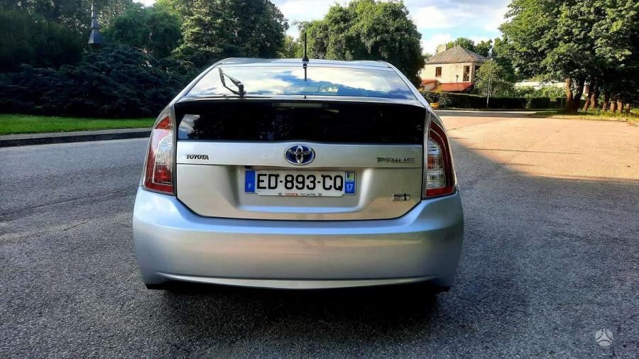 Grey Toyota Prius 2016 in Kaunas, with an engine capacity of 1.80 L and mileage of 277 thousand km for 7600 €, photo 7 on AUTOMOTO.COM.LV