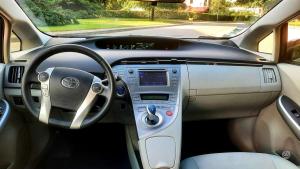 Grey Toyota Prius 2016 in Kaunas, with an engine capacity of 1.80 L and mileage of 277 thousand km for 7600 €, photo 15 on AUTOMOTO.COM.LV