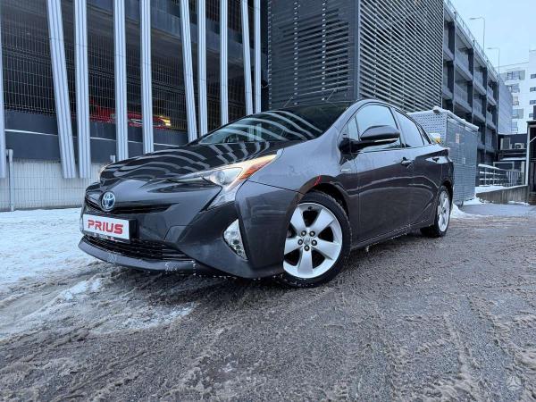 Grey Toyota Prius 2017 in Vilnius, with an engine capacity of 1.80 L and mileage of 152 thousand km for 14550 €, photo 1 on AUTOMOTO.COM.LV